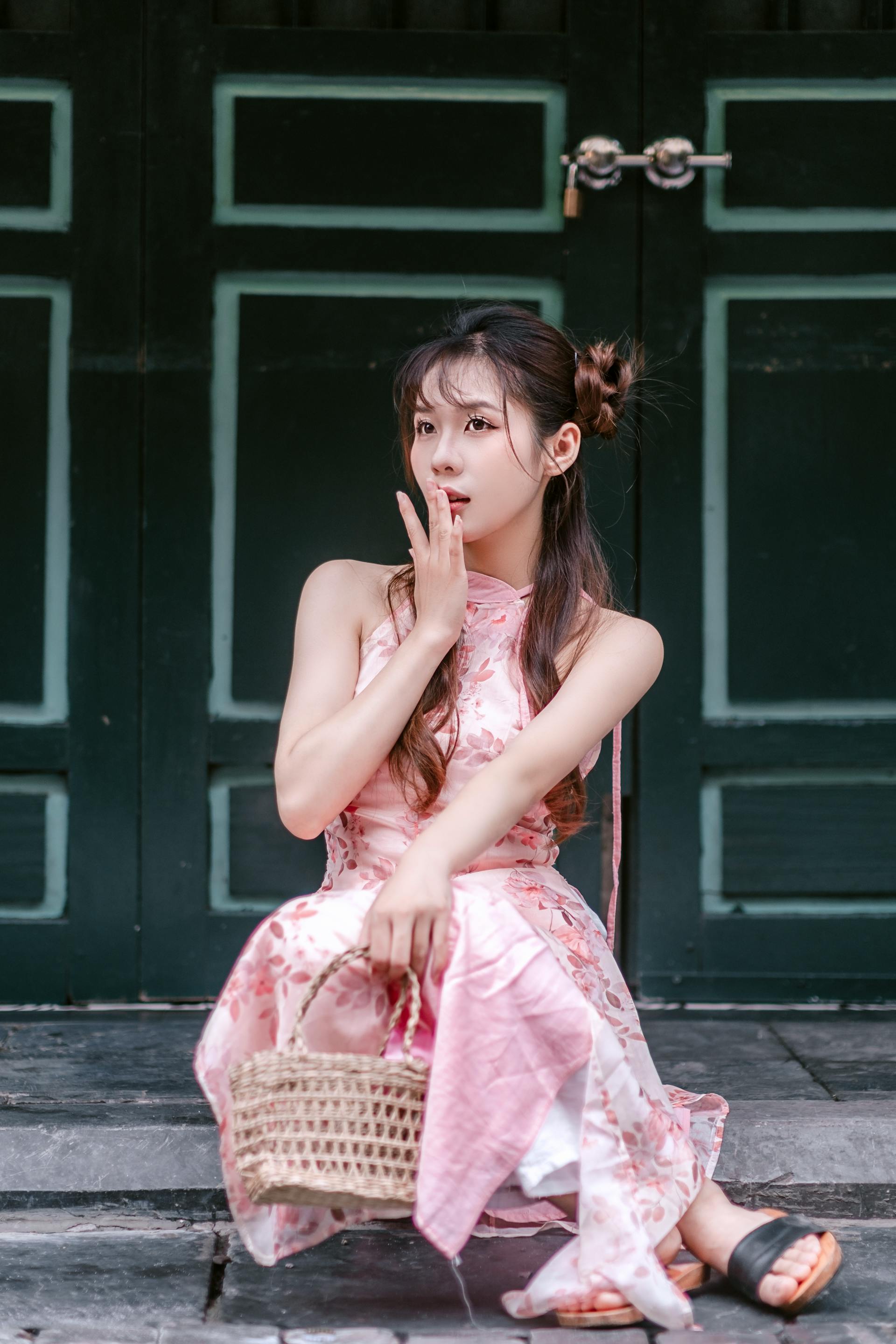 Hình ảnh Con gái, hoa sen - Toàn Văn 8